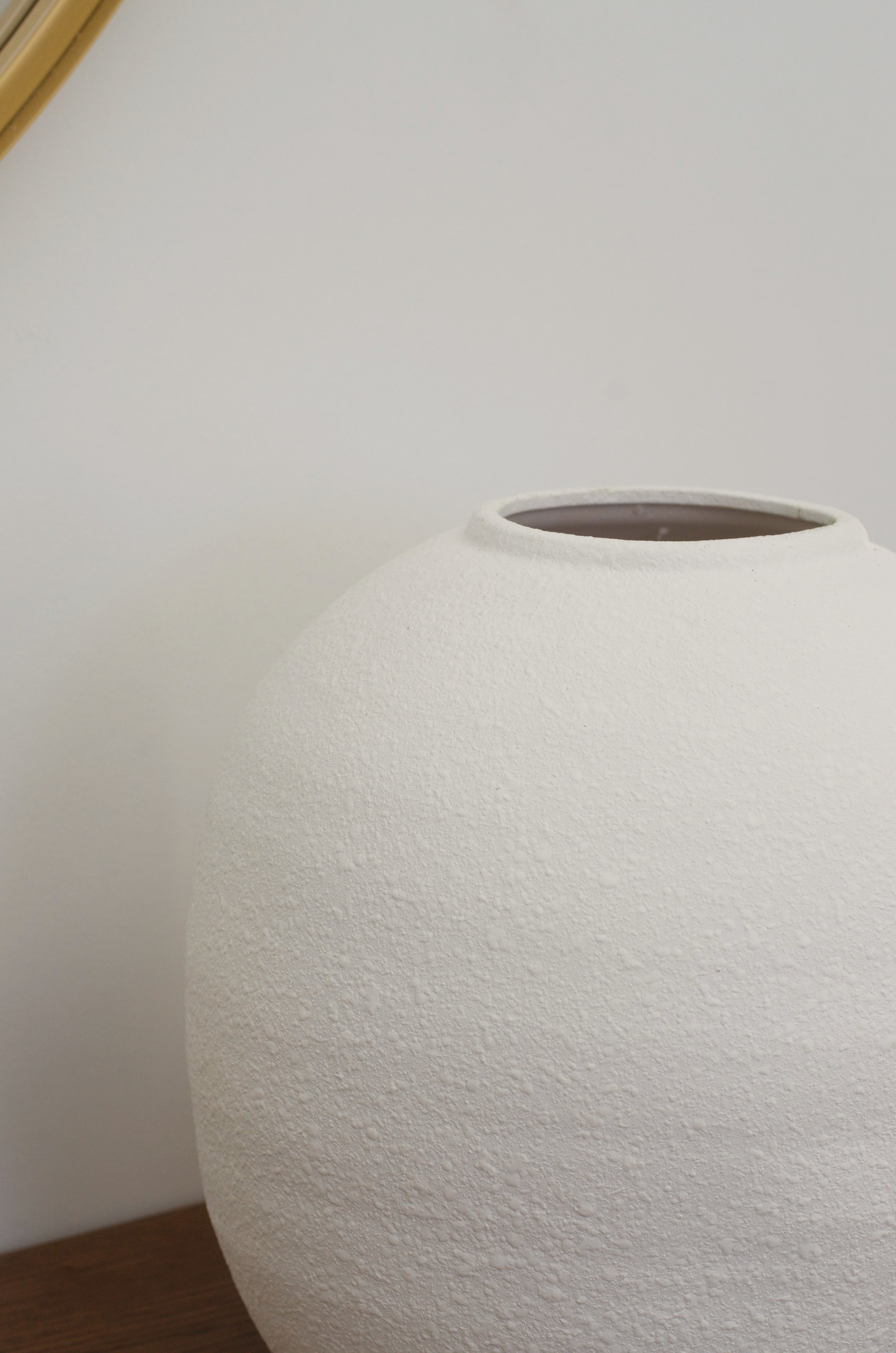 Concrete Vase - Textured White – Tableshoppe Co.